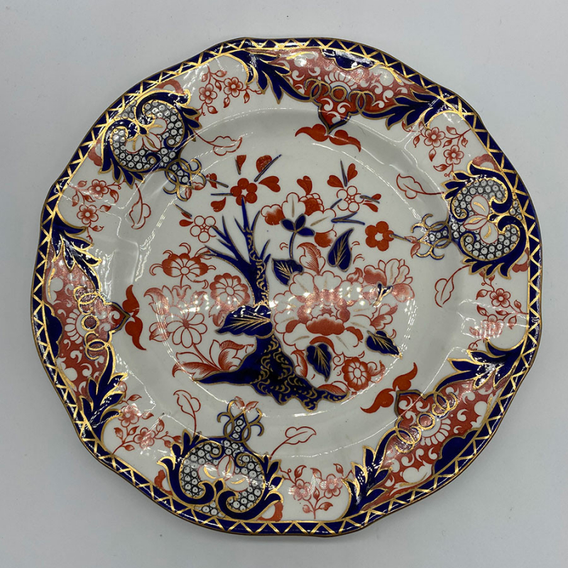 Royal Crown Derby set of Five Plates Decorated with Imari Pattern